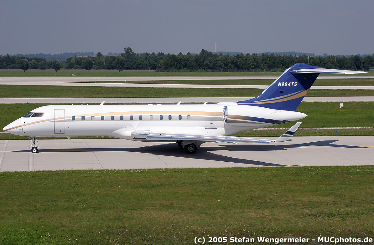 McDonald's Corp. Bombardier BD-700-1A10 "Global Express" N984TS!